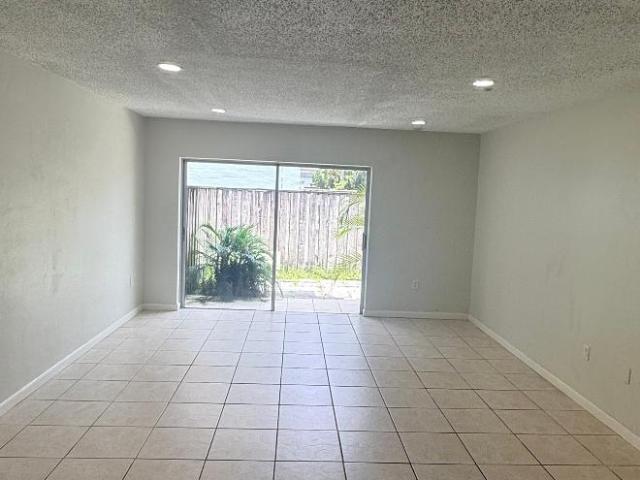 2 Br, 2 bath, Condo 9611 SW 77th Ave