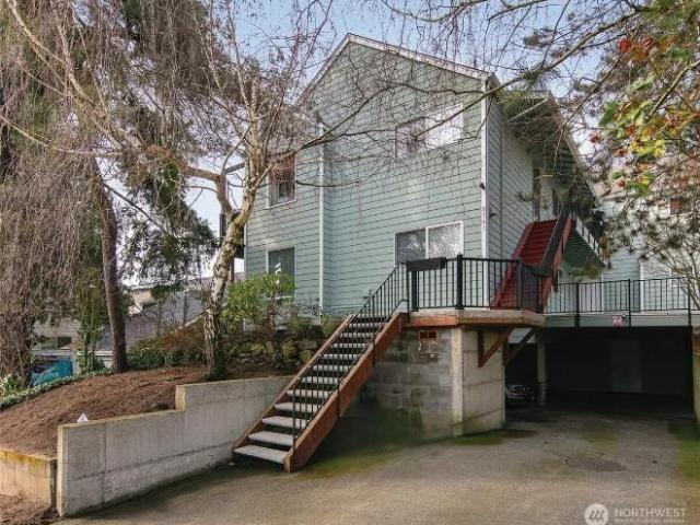 2 Br, 2 bath, Condo 9741 Woodlawn Ave N