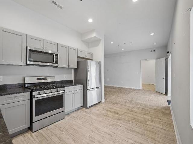 2 Br, 2 bath, Condo 980 N Marshall Street