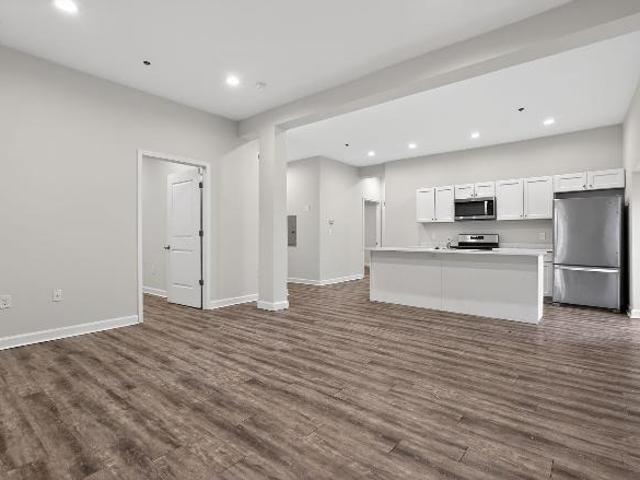 2 Br, 2 bath, Condo 980 N Marshall Street