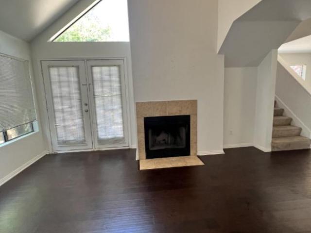 2 Br, 2 bath, Condo 9817 Walnut St