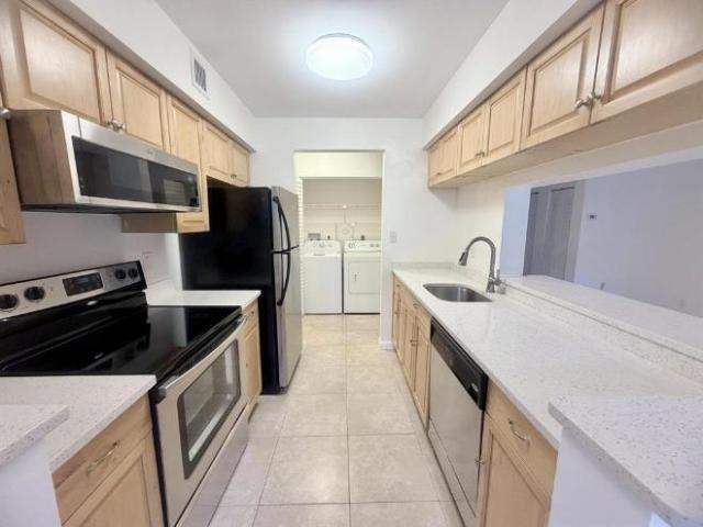 2 Br, 2 bath, Condo 9955 Westview Dr