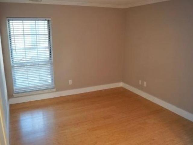 2 Br, 2 bath, Condo 1005 Kingswood Dr