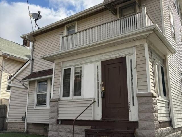 3 Br, 2 bath, Condo 10010 Almira Ave