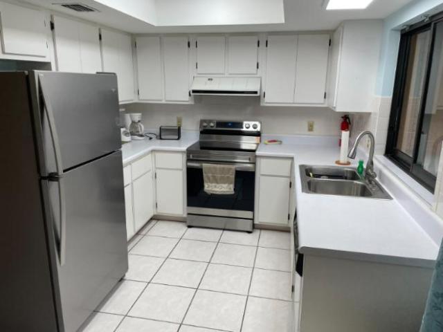 2 Br, 2 bath, Condo 10022 8 Street North