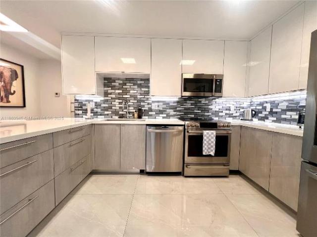 2 Br, 2 bath, Condo 100 Bayview Dr