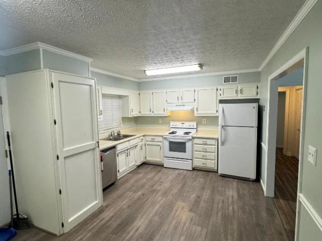 2 Br, 2 bath, Condo 100 Barrington Dr