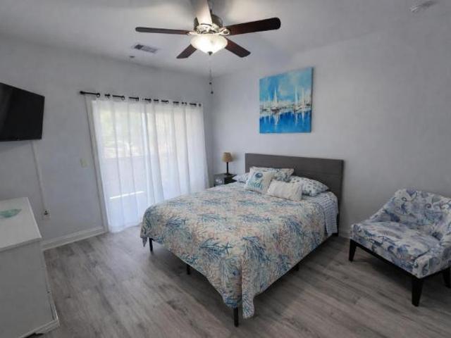 2 Br, 2 bath, Condo 100 Gateway Dr