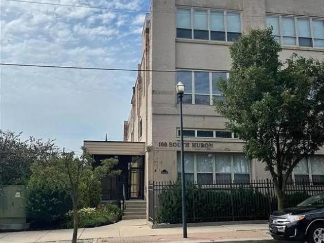 2 Br, 2 bath, Condo 100 S Huron St