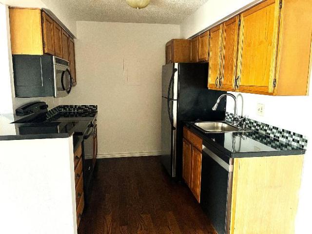 2 Br, 2 bath, Condo 10150 E Virginia Ave