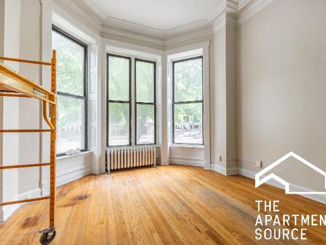 2 Br, 2 bath, Condo 1015 N Lasalle Dr