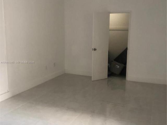 2 Br, 2 bath, Condo 10185 Collins Ave