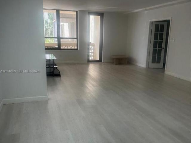 2 Br, 2 bath, Condo 10185 Collins Ave