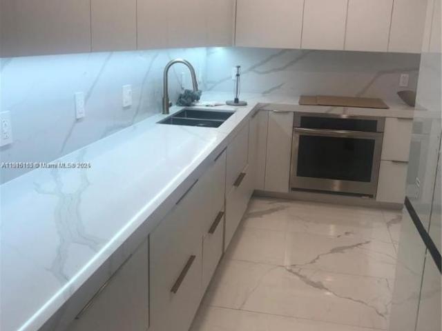 2 Br, 2 bath, Condo 10185 Collins Ave