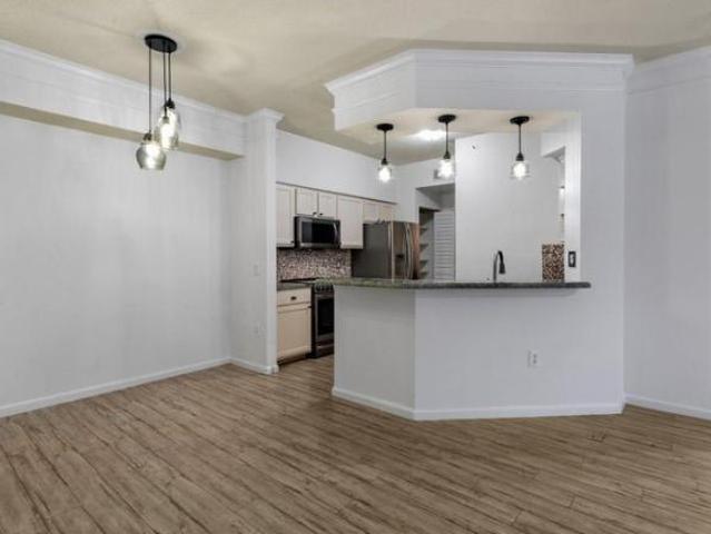 2 Br, 2 bath, Condo 10103 W Myrtlewood Cir Circle W