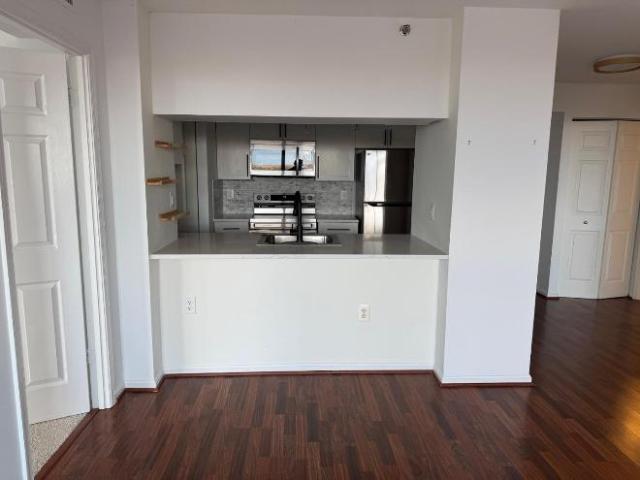 2 Br, 2 bath, Condo 10101 Grosvenor