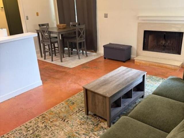 2 Br, 2 bath, Condo 1013 Chestnut St