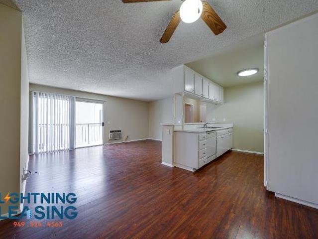 2 Br, 2 bath, Condo 10252 Commerce St