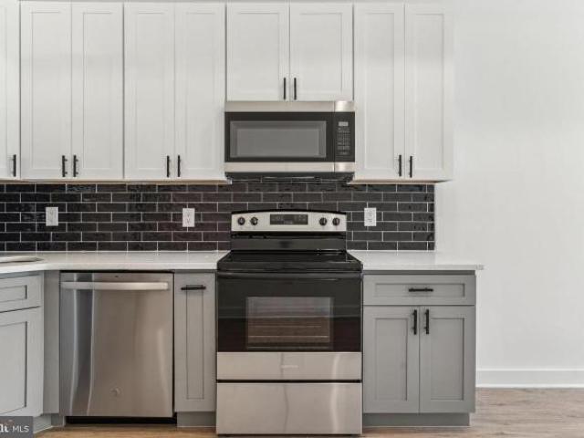 2 Br, 2 bath, Condo 1028 W Dauphin St