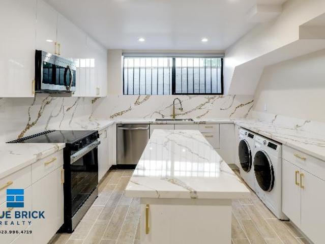 2 Br, 2 bath, Condo 1035 N Hayworth Ave