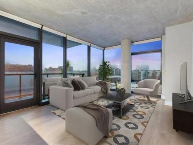2 Br, 2 bath, Condo 1048 W Van Buren St