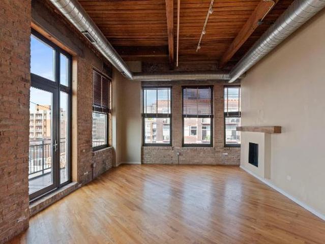 2 Br, 2 bath, Condo 1040 West Adams Street