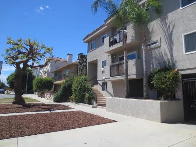 2 Br, 2 bath, Condo 10611 Moorpark Street