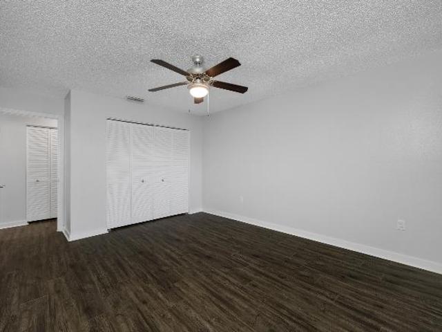 2 Br, 2 bath, Condo 10723 Buckingham Court
