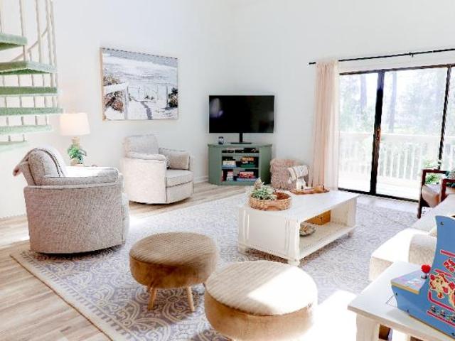 2 Br, 2 bath, Condo 1095 Plantation Dr