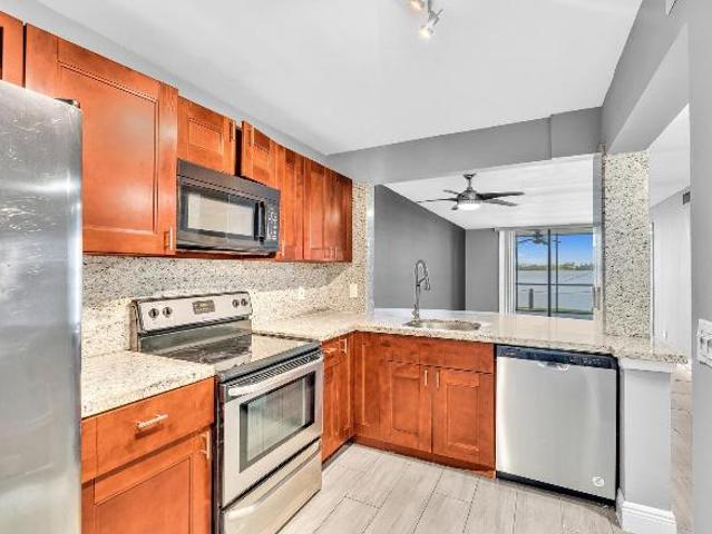 2 Br, 2 bath, Condo 109 Lake Emerald Dr