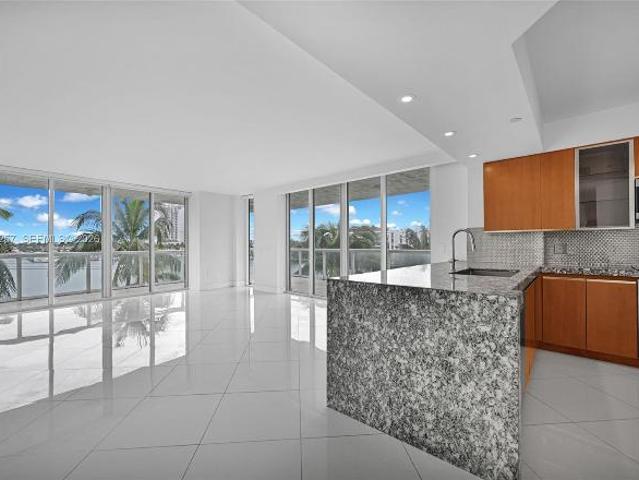 2 Br, 2 bath, Condo 10 Venetian Way