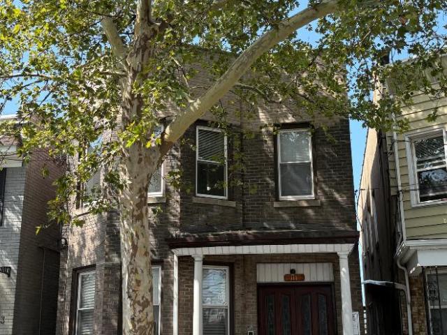 2 Br, 2 bath, Condo 111 Niagara Street