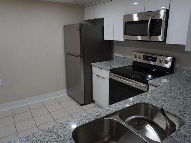 2 Br, 2 bath, Condo 11285 N Kendall Drive