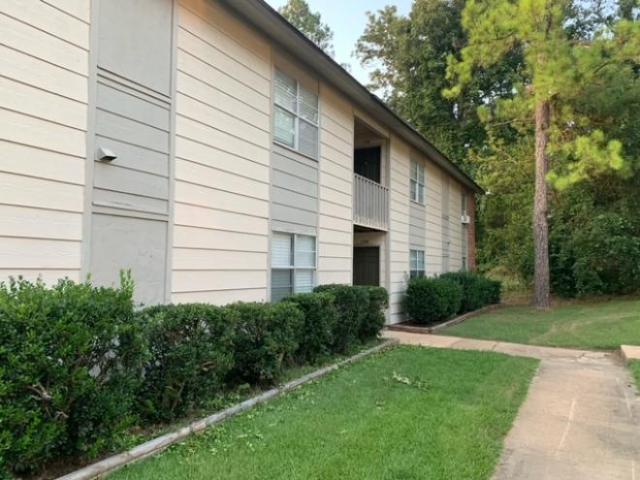 2 Br, 2 bath, Condo 1120 East Lee Blvd