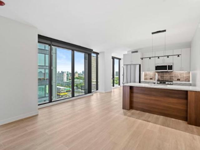 2 Br, 2 bath, Condo 1120 W Van Buren