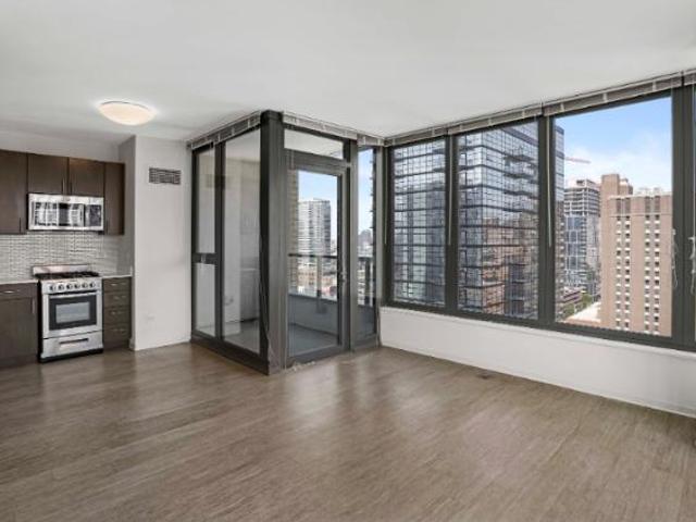 2 Br, 2 bath, Condo 112 W Superior St