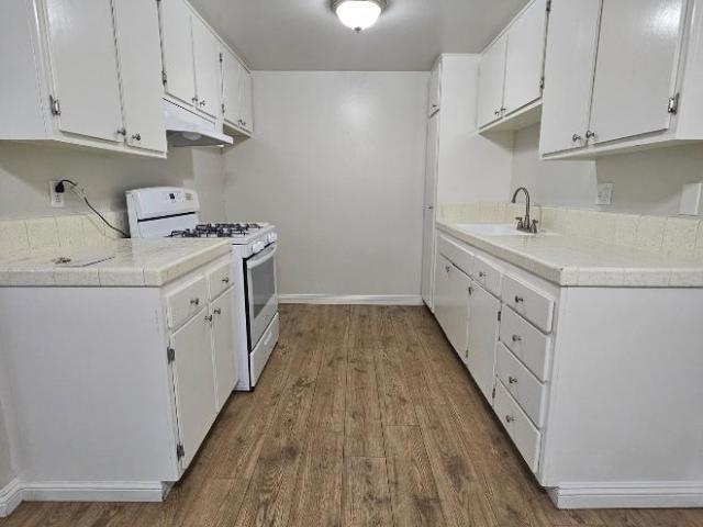 2 Br, 2 bath, Condo 1135 W I Street