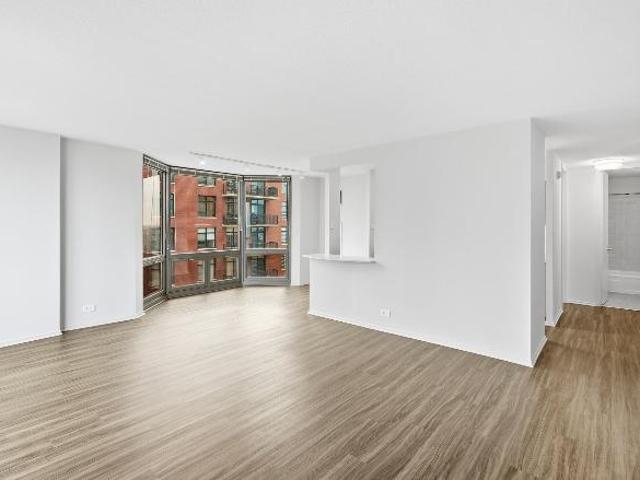2 Br, 2 bath, Condo 1138 N Dearborn St