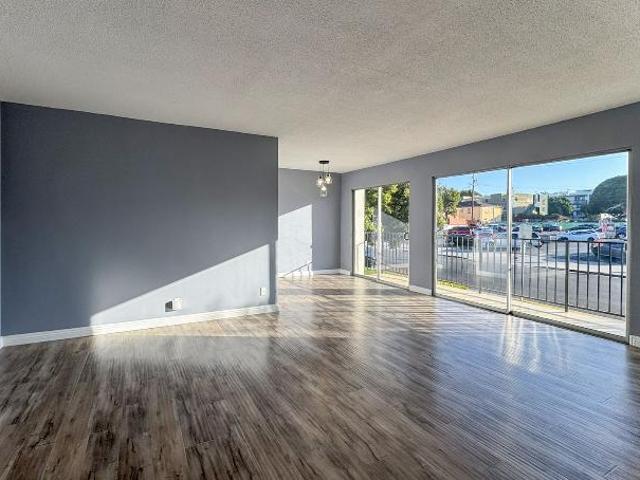 2 Br, 2 bath, Condo 1138 Euclid St