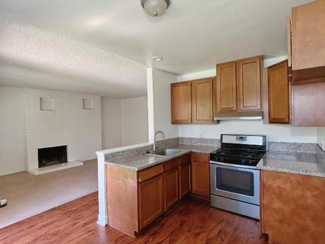2 Br, 2 bath, Condo 1130 W 9th St