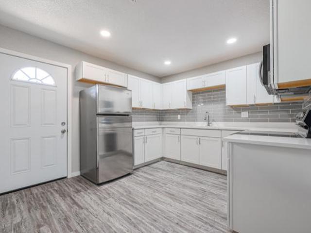 2 Br, 2 bath, Condo 1159 W Drummer Ave