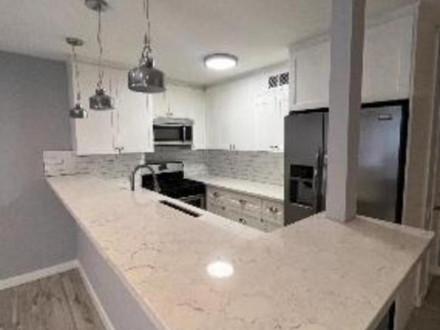 2 Br, 2 bath, Condo 11669 Chenault St