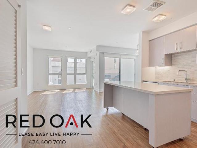 2 Br, 2 bath, Condo 1168 S Barrington Ave
