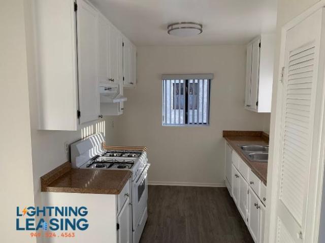 2 Br, 2 bath, Condo 1163 Justin Ave