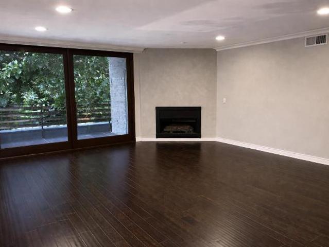 2 Br, 2 bath, Condo 11706 Montana Ave