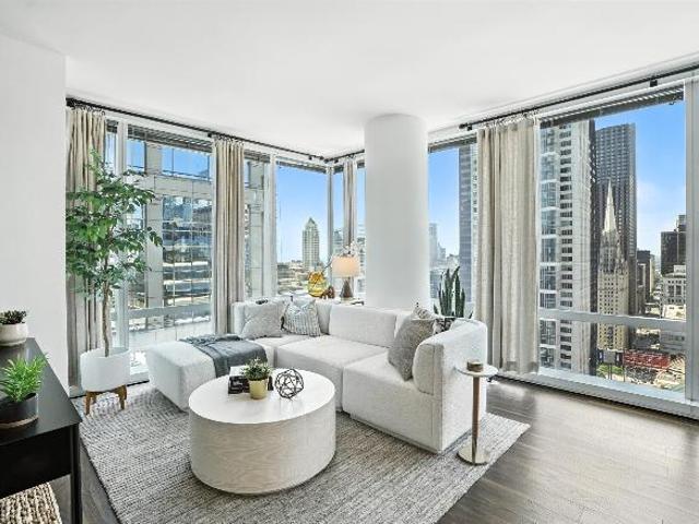 2 Br, 2 bath, Condo 117 W Wacker Dr