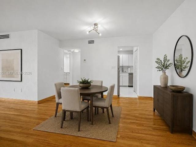 2 Br, 2 bath, Condo 1205 Mariposa Ave