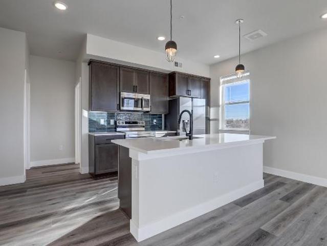 2 Br, 2 bath, Condo 1208 Quitman St