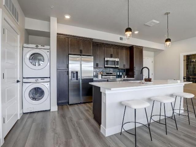 2 Br, 2 bath, Condo 1208 Quitman St
