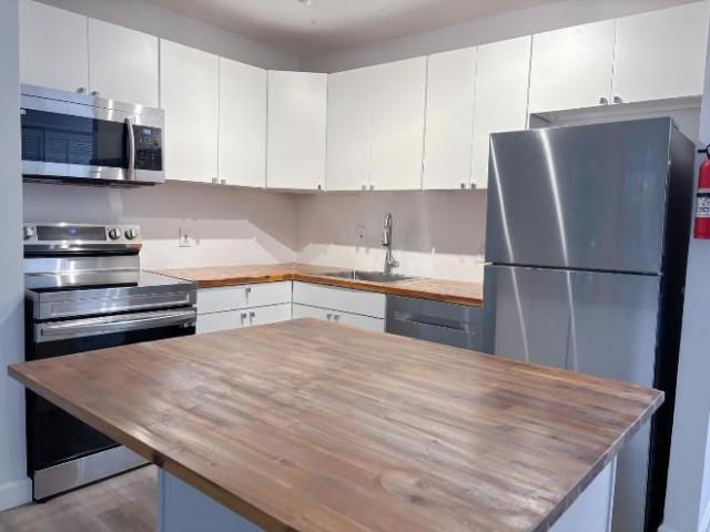 2 Br, 2 bath, Condo 1208 16th St NE